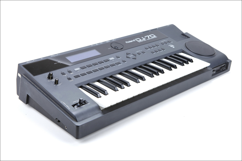 MATRIXSYNTH: Roland DJ-70 Sampling Keyboard SN ZE21746