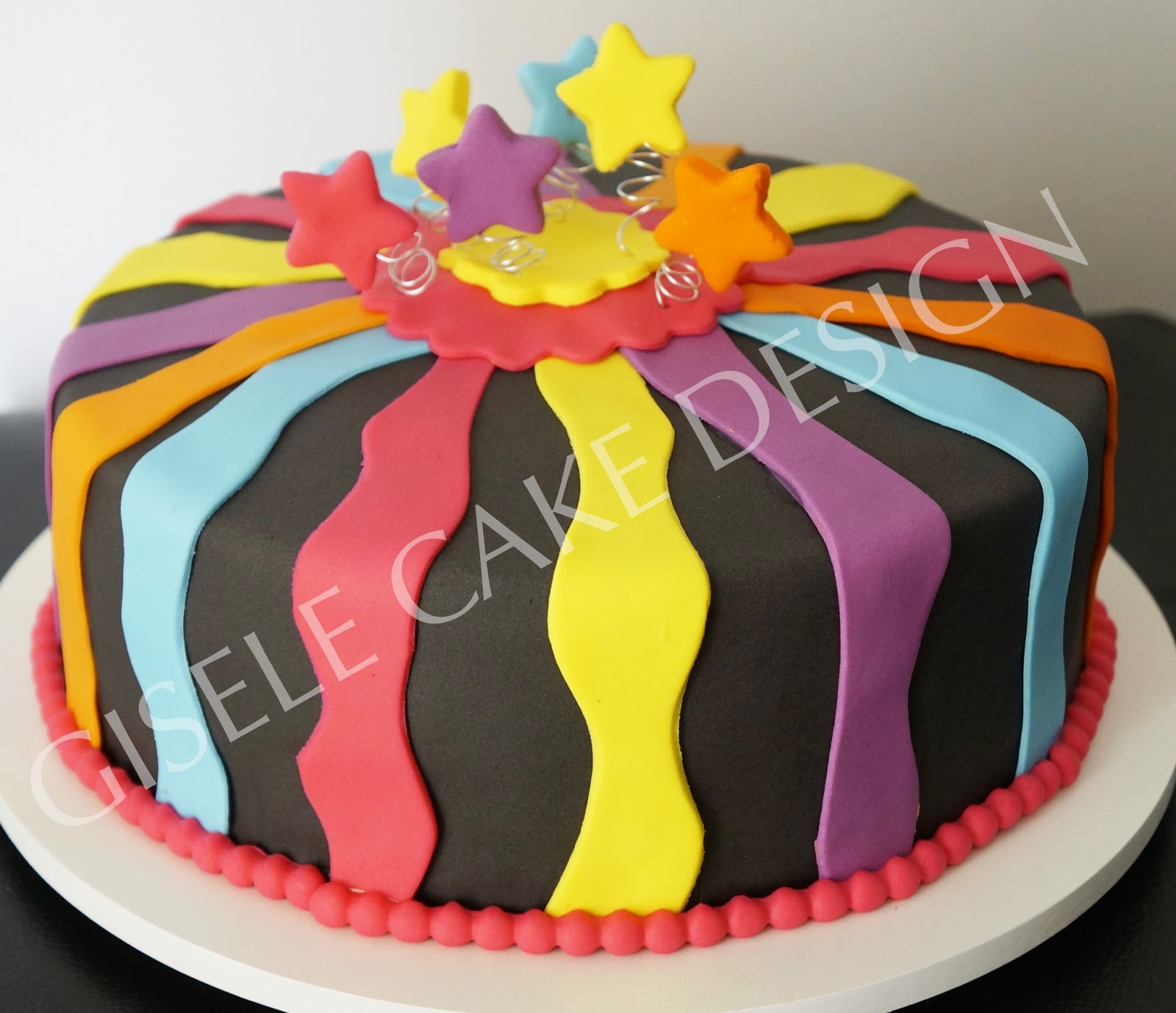 Gisele Cake Design: Bolo Colorido