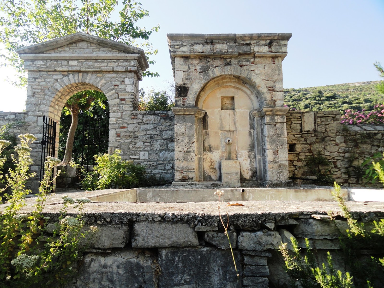 Σάμος: Βυζαντινά, Μεταβυζαντινά και μνημεία νεοτέρων χρόνων: Η ...