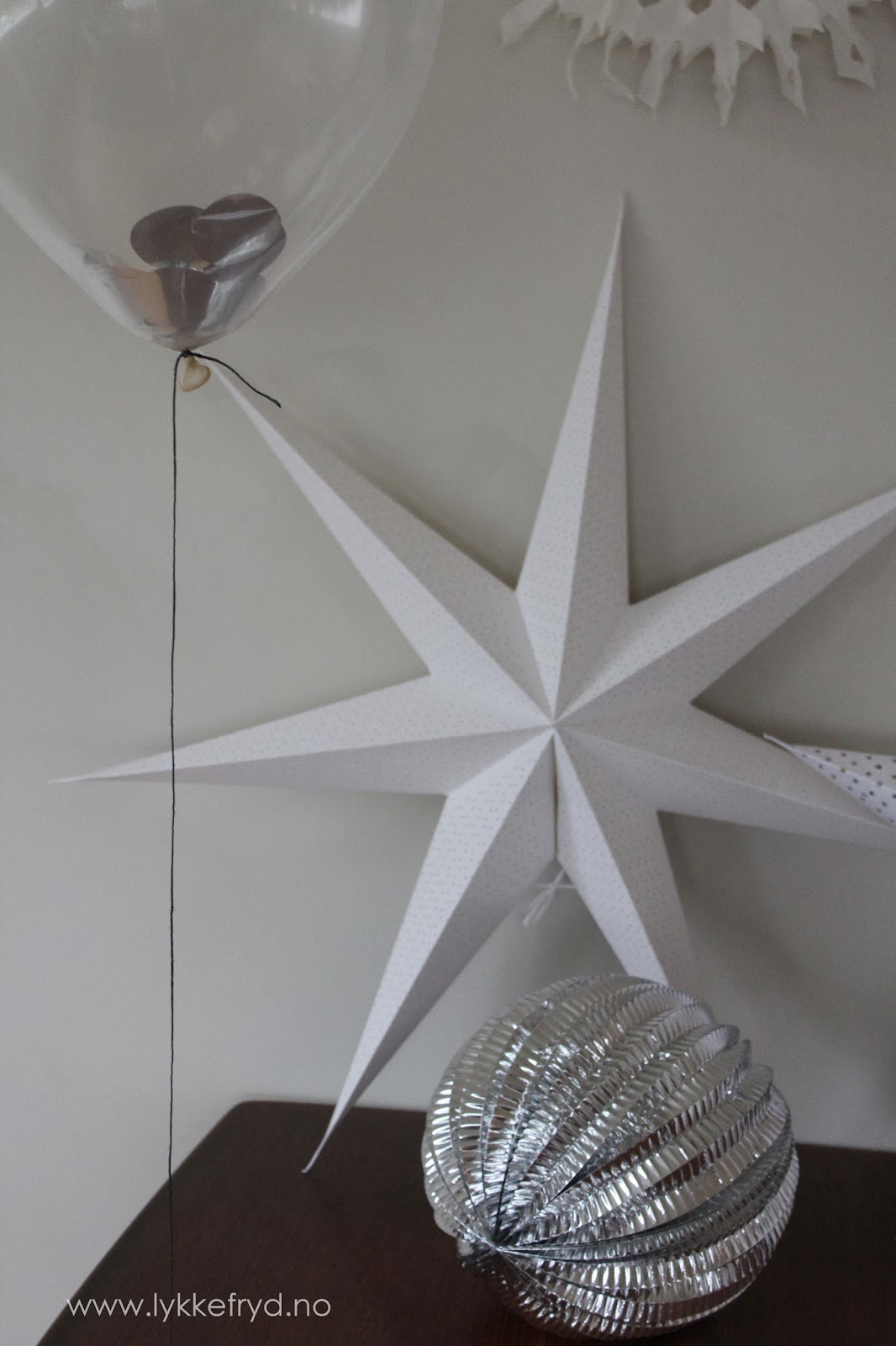 Lykkefryd: fest og advent i hvitt og sort