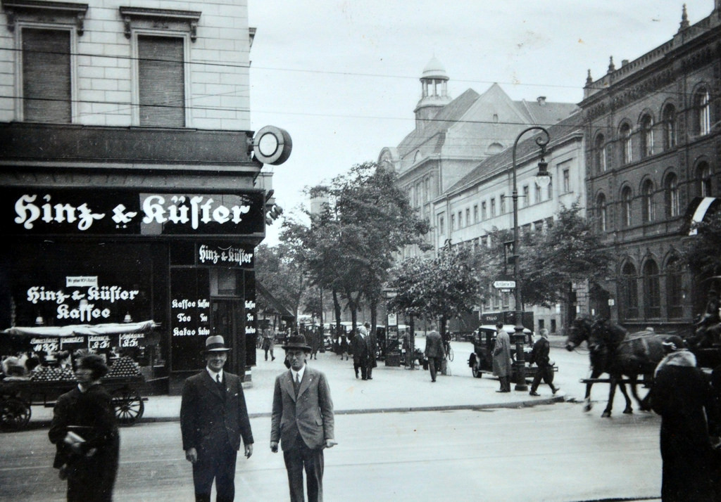 Amazing Photos Capture Street Scenes of Berlin in the 1930s ~ Vintage ...