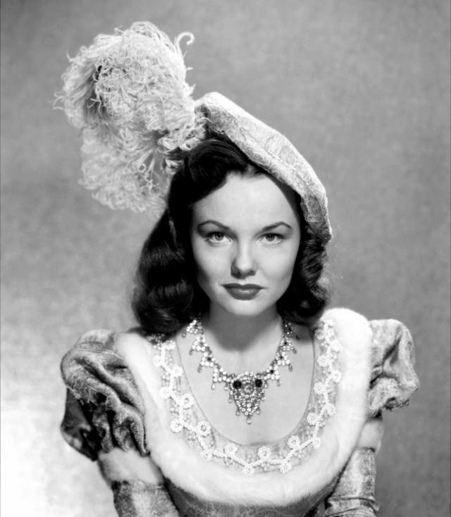 Gorgeous Photos of Wanda Hendrix in the 1940s and ’50s ~ Vintage Everyday