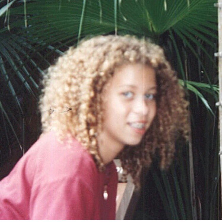 Laura Dore, a professional model and a Burlesque performer | HOT FEMALE ...