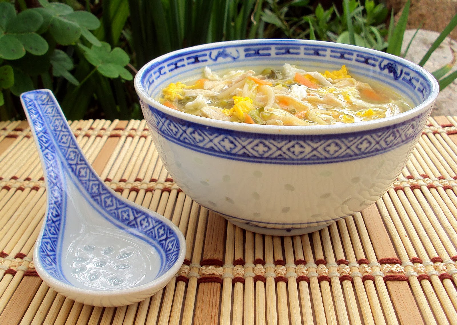 Nárwen's Cuisine - Sabores do Mundo : Sopa Chinesa de Frango, Legumes e Ovo