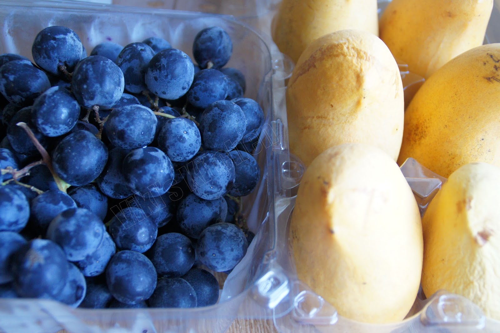 Viki 's Kitchen: Mango grape juice