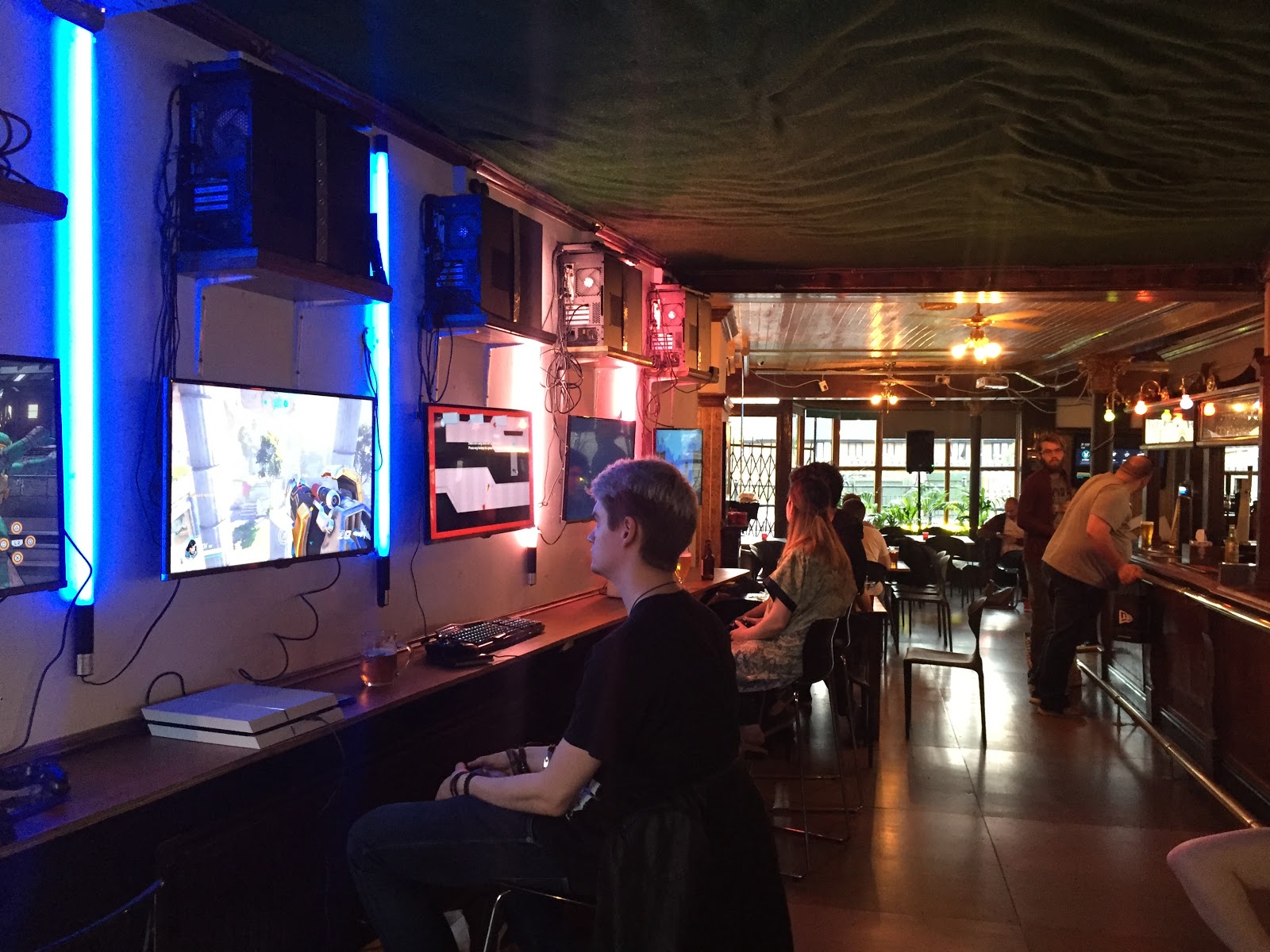 The P.Log( );: Stratford Olympic Park, Poker, Gaming Pub & Chill