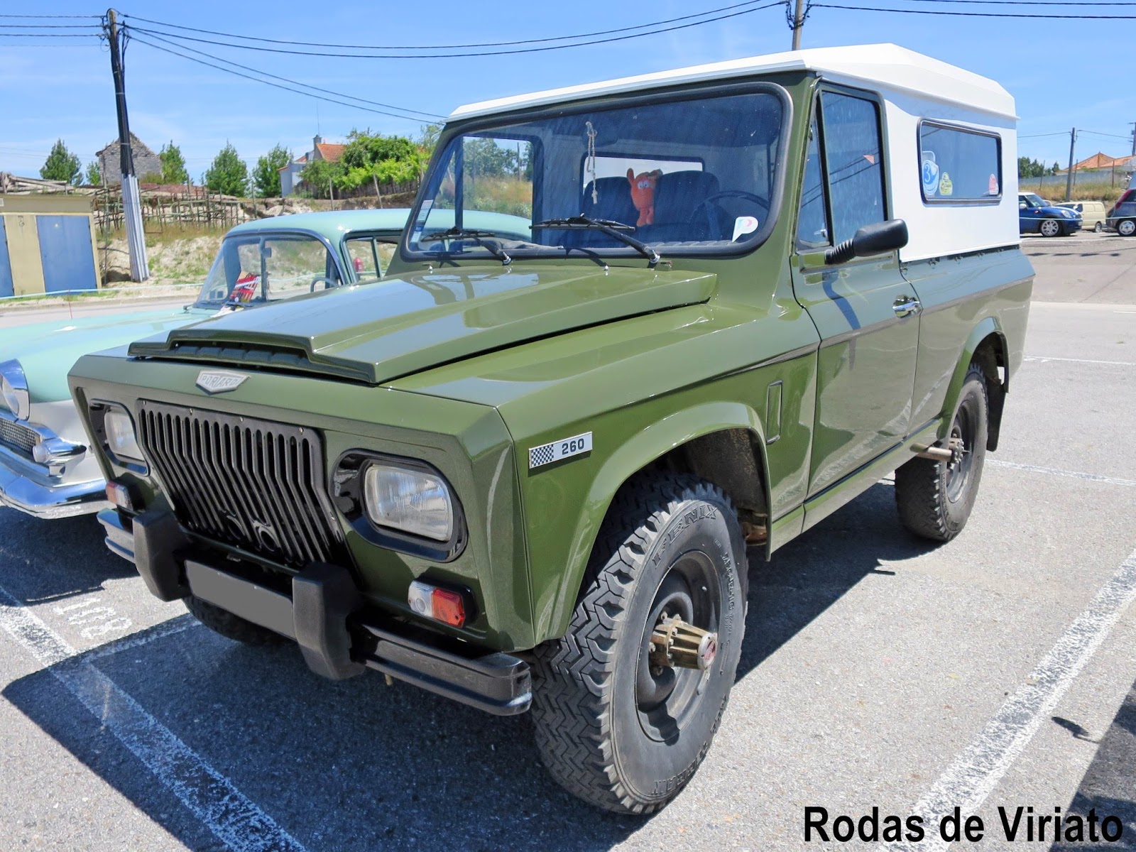Jipe Portaro 260 estacionado na 25.ª Automobilia de Aveiro / 2017