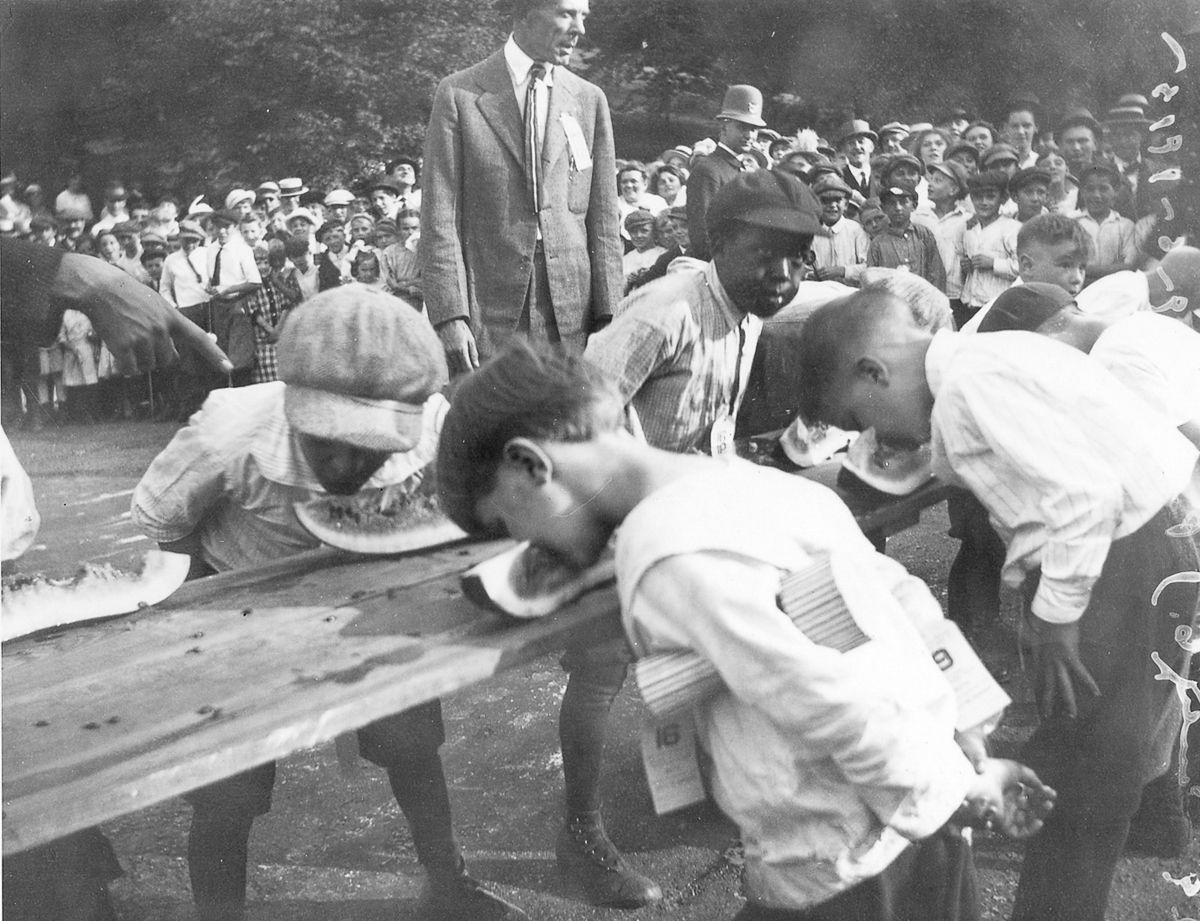 22 Amazing Vintage Photographs That Prove Eating Contests Have Been ...