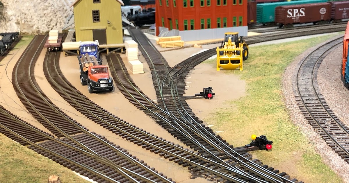 Burrlington Northern in HO: hand laid dual gage turnouts