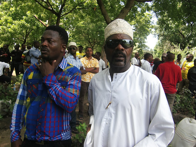 STRAIKA: TAZAMA MAPICHA YA KABURI LA SAJUKI NA 'FULL' MAPICHA YA ...