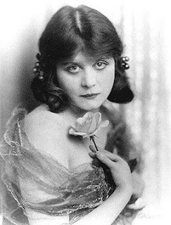 Theda Bara: La première Vamp🎭