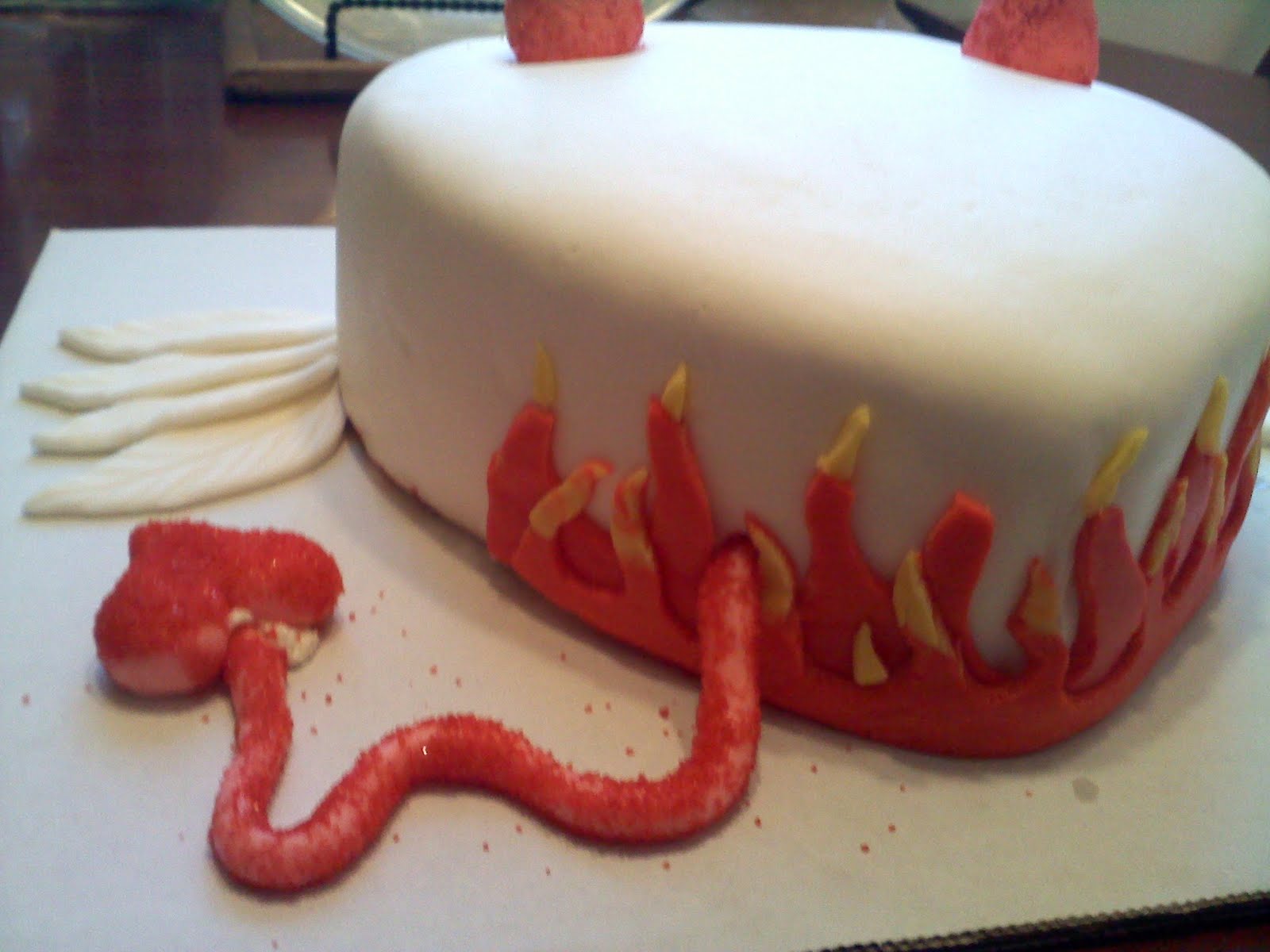 Pinky Promise Cakes: Angel/Devil valentine cake