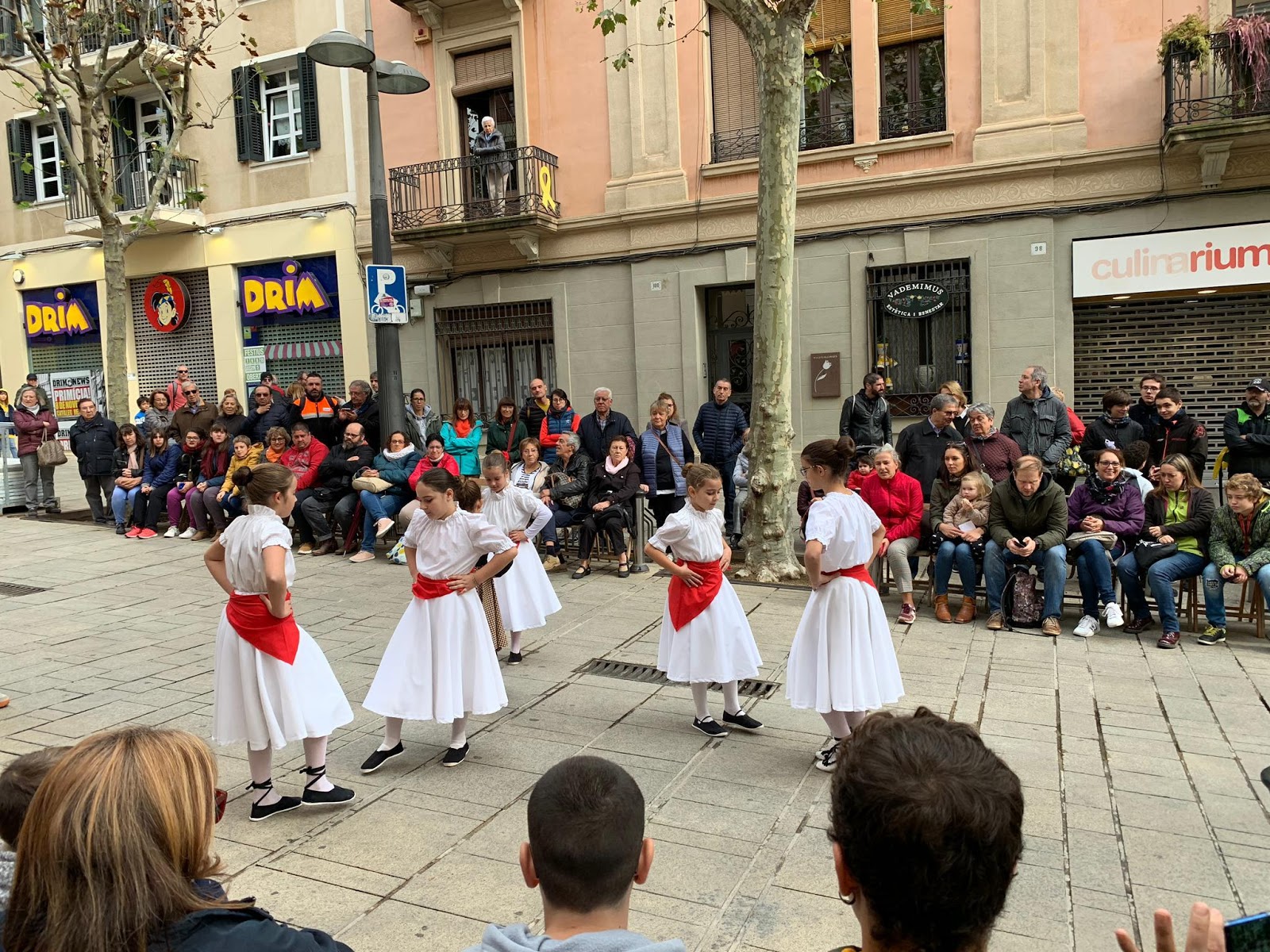 Esbart Dansaire de Vacarisses: Avui els grups de Picarols i Esclops ...