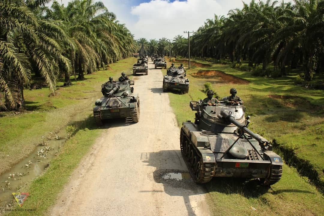 DEFENSE STUDIES: Yonkav 6/NK Latihan Operasi Pertempuran Hutan