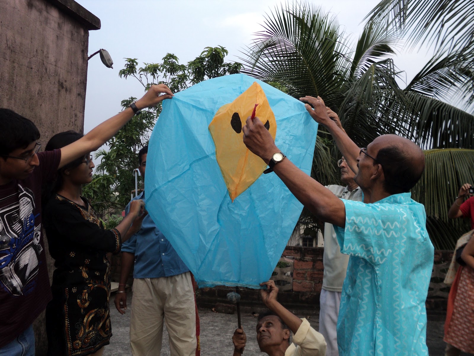 FANUSH PAPERMADE HOT BALLOON: History of fanush