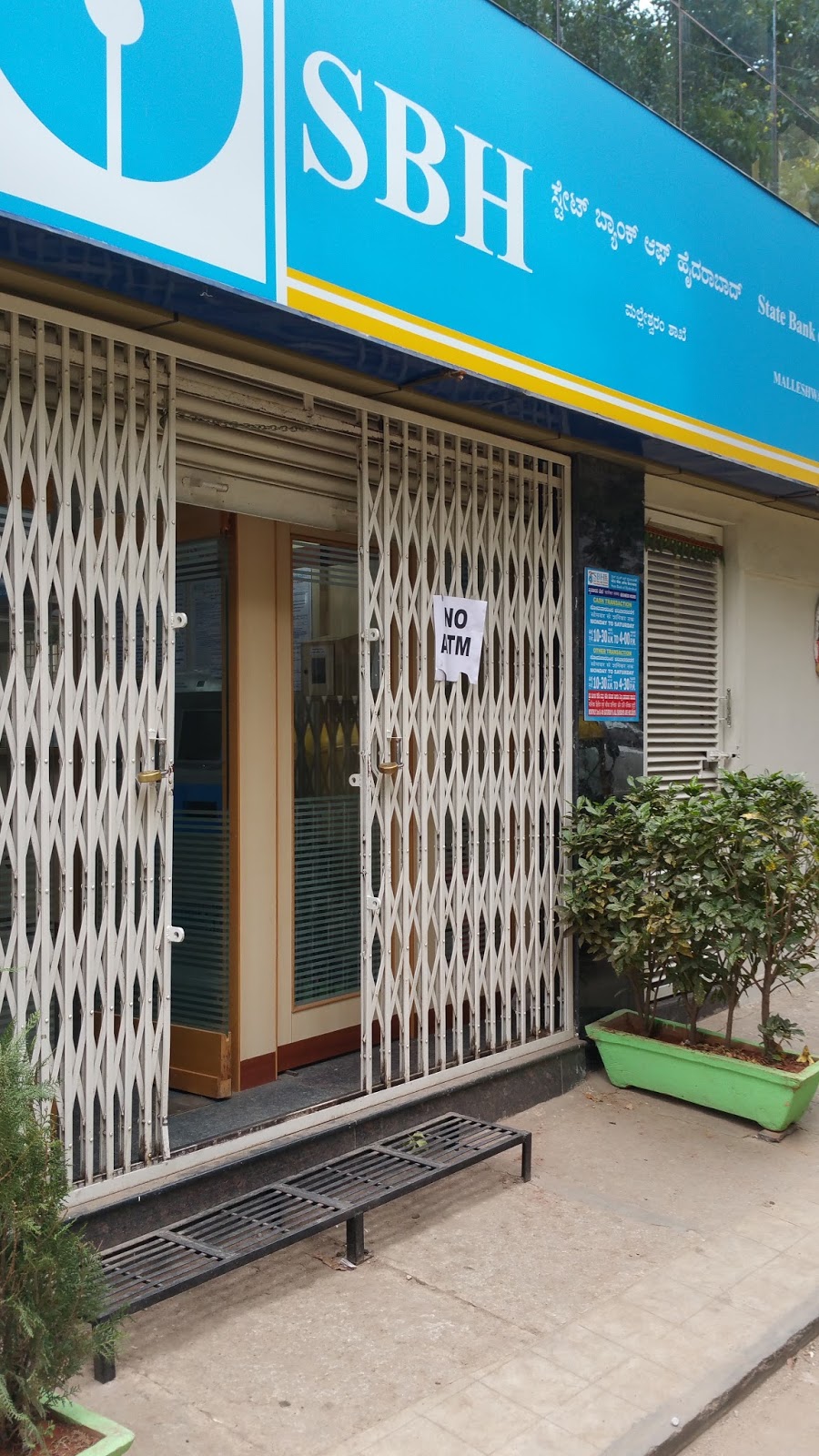 Welcome to Seshadri Kumar's Web Home: Demonetization on Payday: A Photo ...