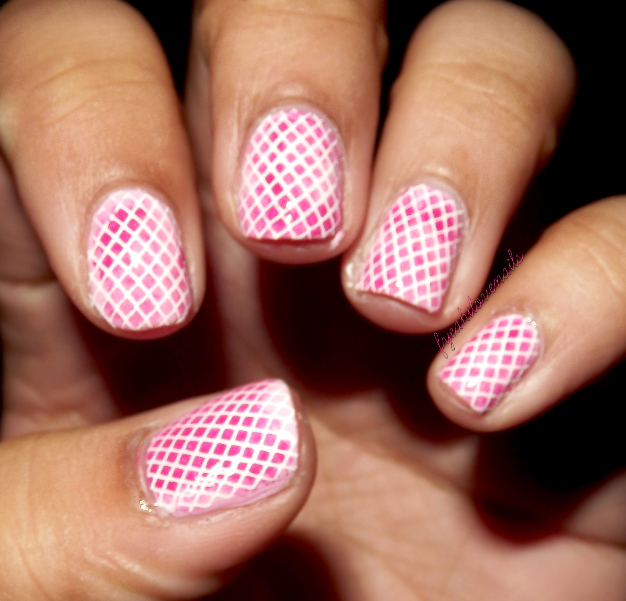 fyeahilovenails: Abstract Nails