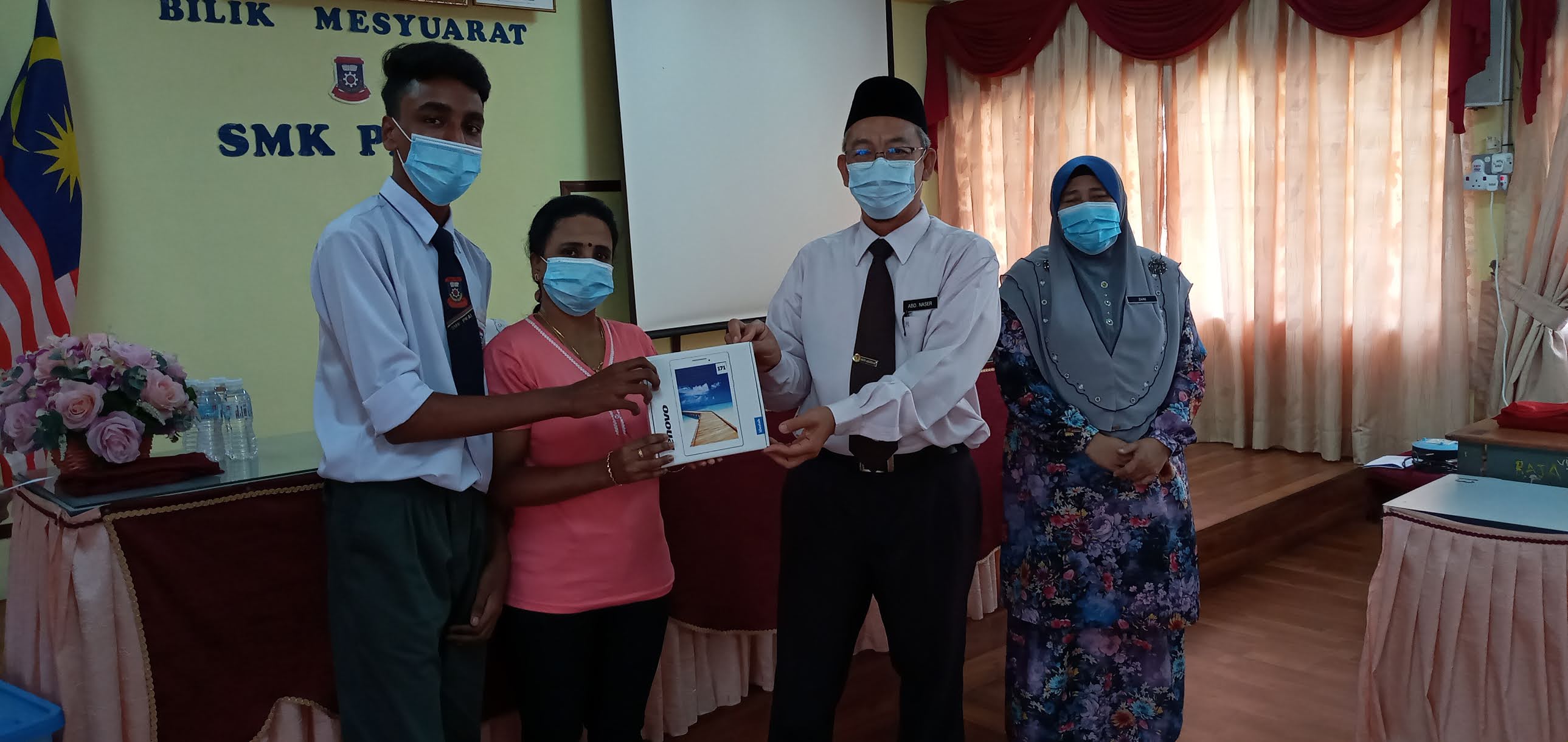 LAMAN BLOG SMK PRAI - PEA 0001: MAJLIS PENYERAHAN TABLET empowerNCER ...