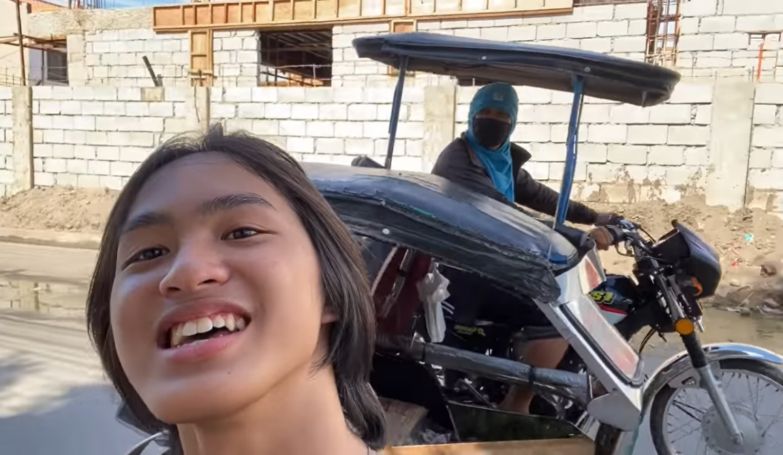 Graduate proudly shares photos with tricycle driver dad