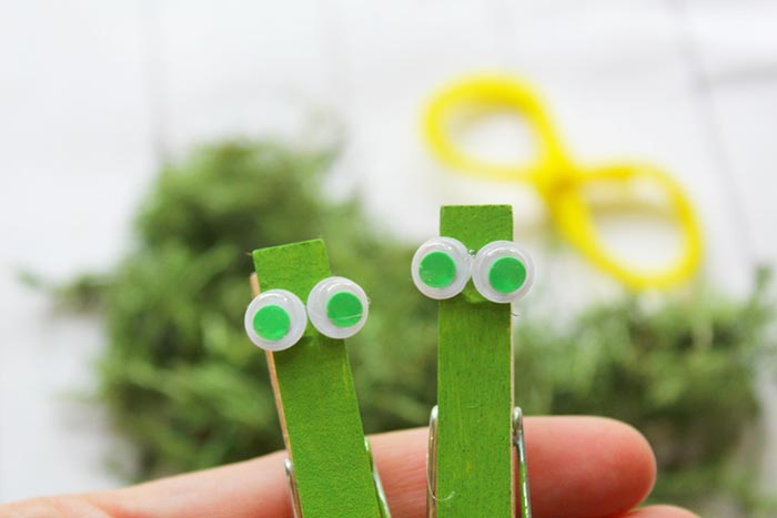 Frog Clothespin Craft