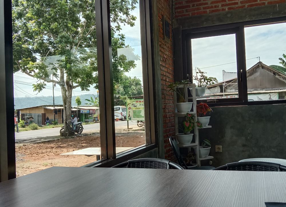 √ Datang Untuk Senang dan Berbahagia di Line Coffee & Eatery