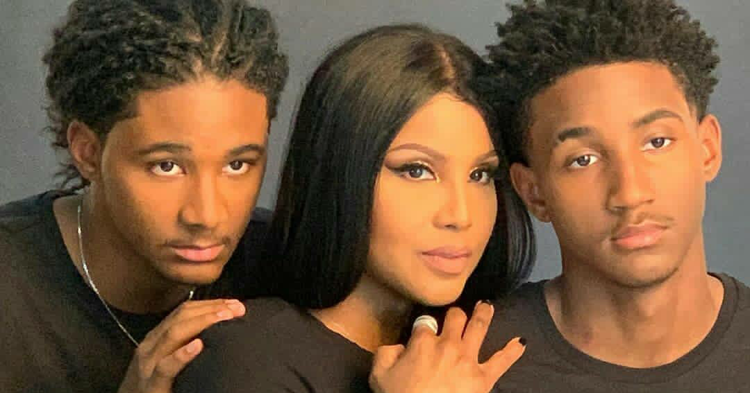 CHECKOUT SINGER TONY BRAXTON AND HER SONS