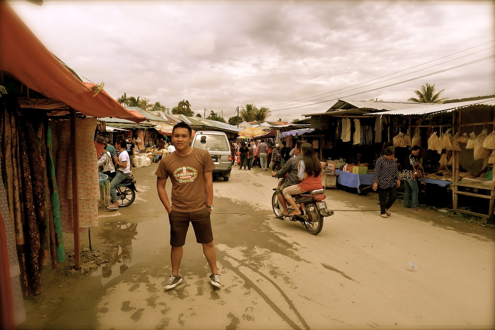 it's a journey: Serikin Border Market Sarawak, the borders of Sarawak ...