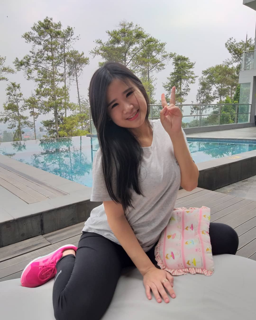 Vania Gemash Dj Seksi Yang Suka Ngangkang Viral Di Tiktok - RUARBIASA