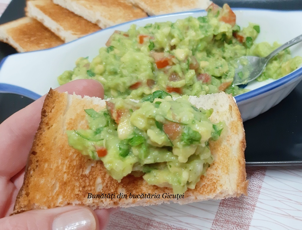 Guacamole- sos mexican cu avocado - Bunătăți din bucătăria Gicuței
