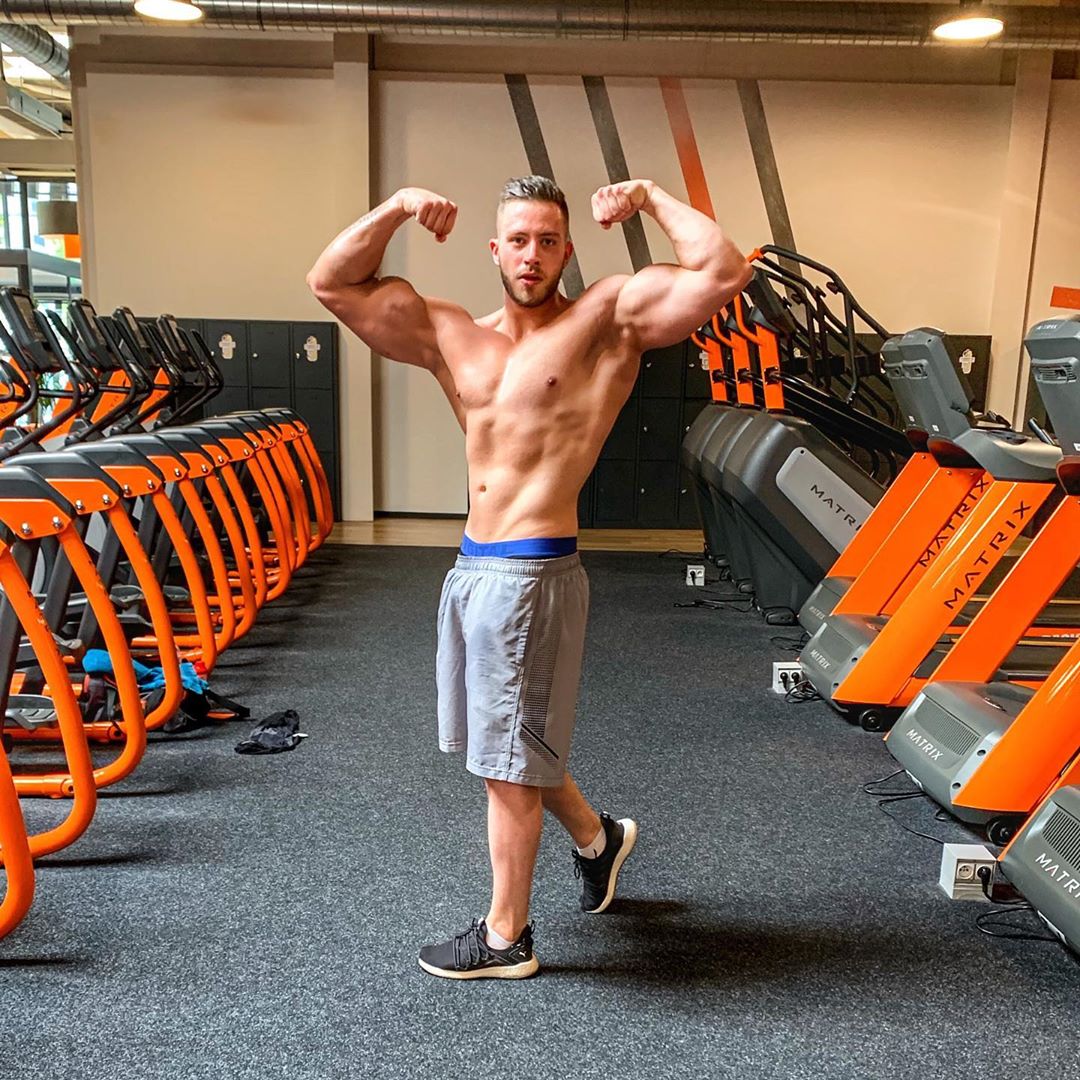 the beauty of male muscle: Gary