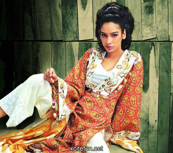 ChenOne Pakistan Pareesa Lawn - Summer Collection