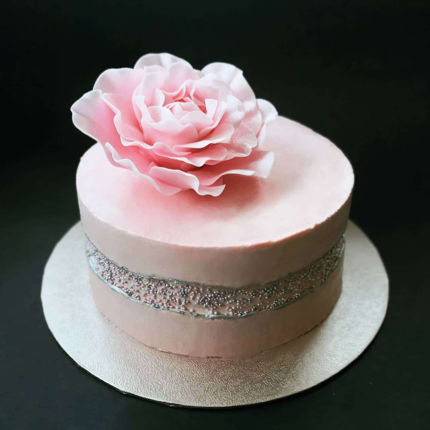 Ethereal Cakes: Fault Line Cake With Flower