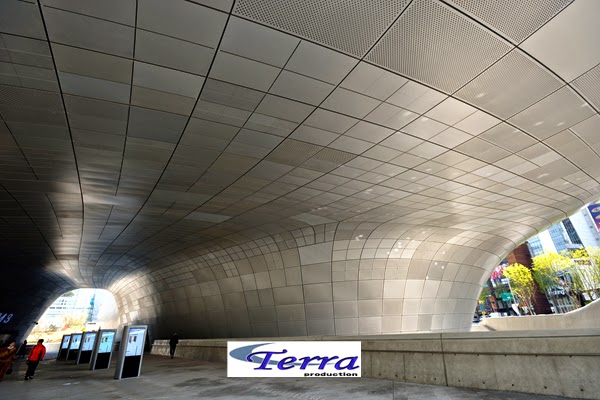 DDP (Dream, Design, Play) in Seoul / 동대문디자인플라자(Dongdaemun Design Plaza ...