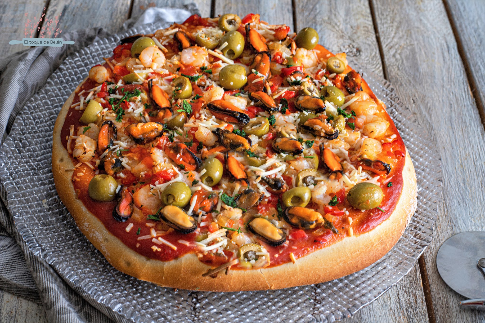 PIZZA DE MEJILLONES Y GAMBAS - El toque de Belén