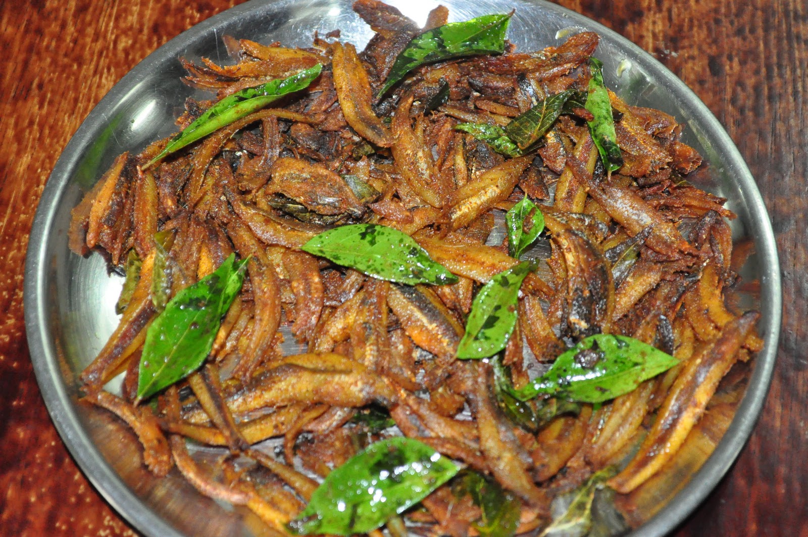 TASTY BHAVAN: NETHILI KARUVAADU VARUVAL (DRY FISH ROAST)