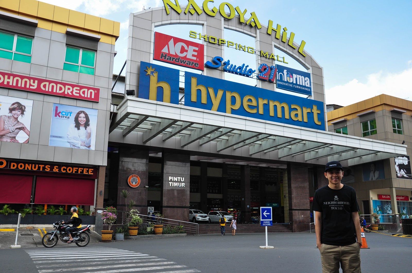 Aloha From Singapore!: 1 Hour younger in Batam!