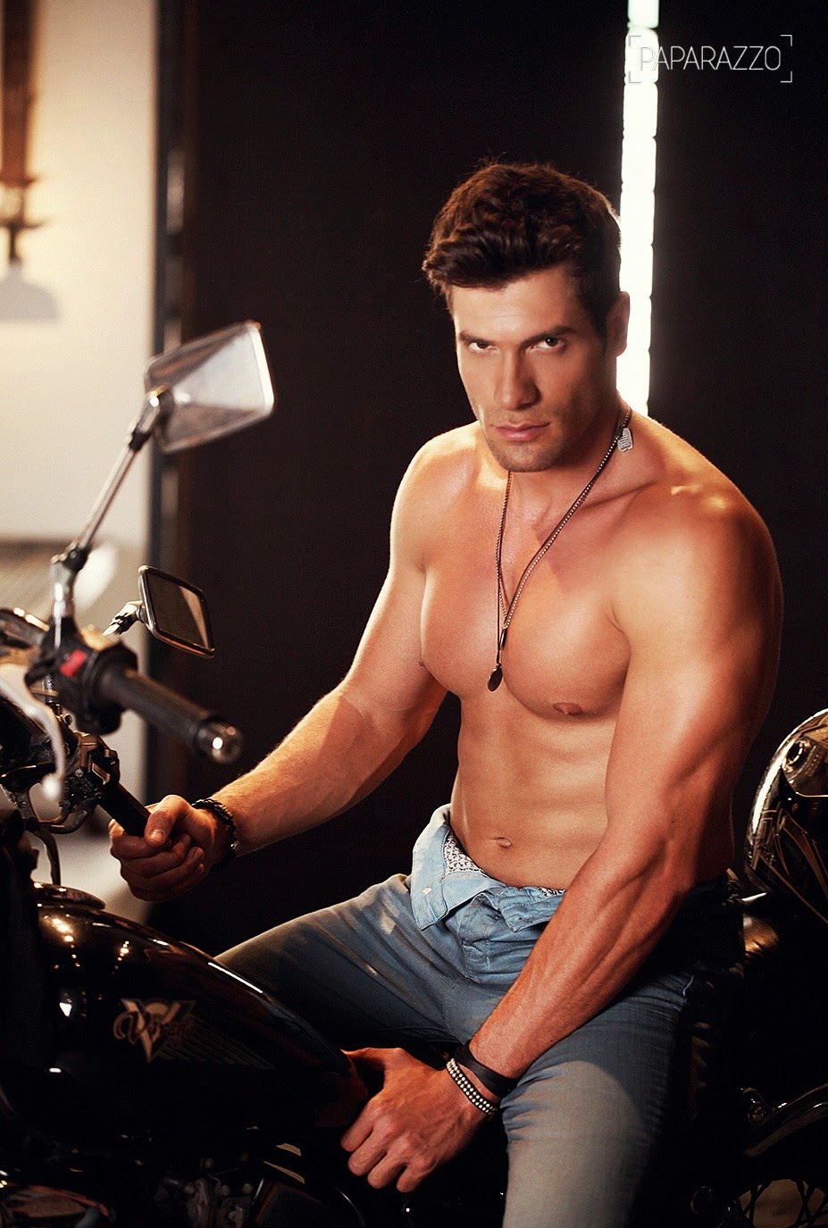 SEXY PAPER: PAPARAZZO RONI MAZON BBB14 - 1ª PARTE