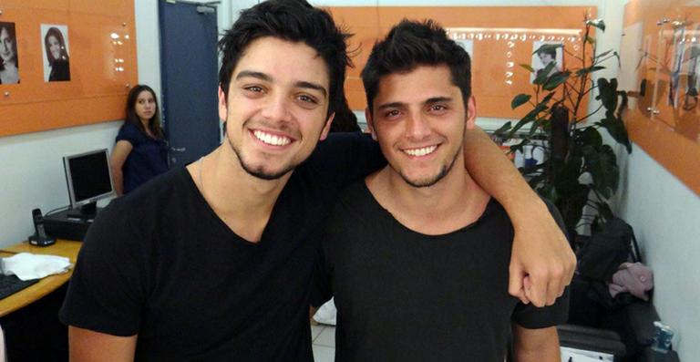 POUCAS & BOAS DO LULU!: Os irmãos Rodrigo Simas e Bruno Gissoni trocam ...