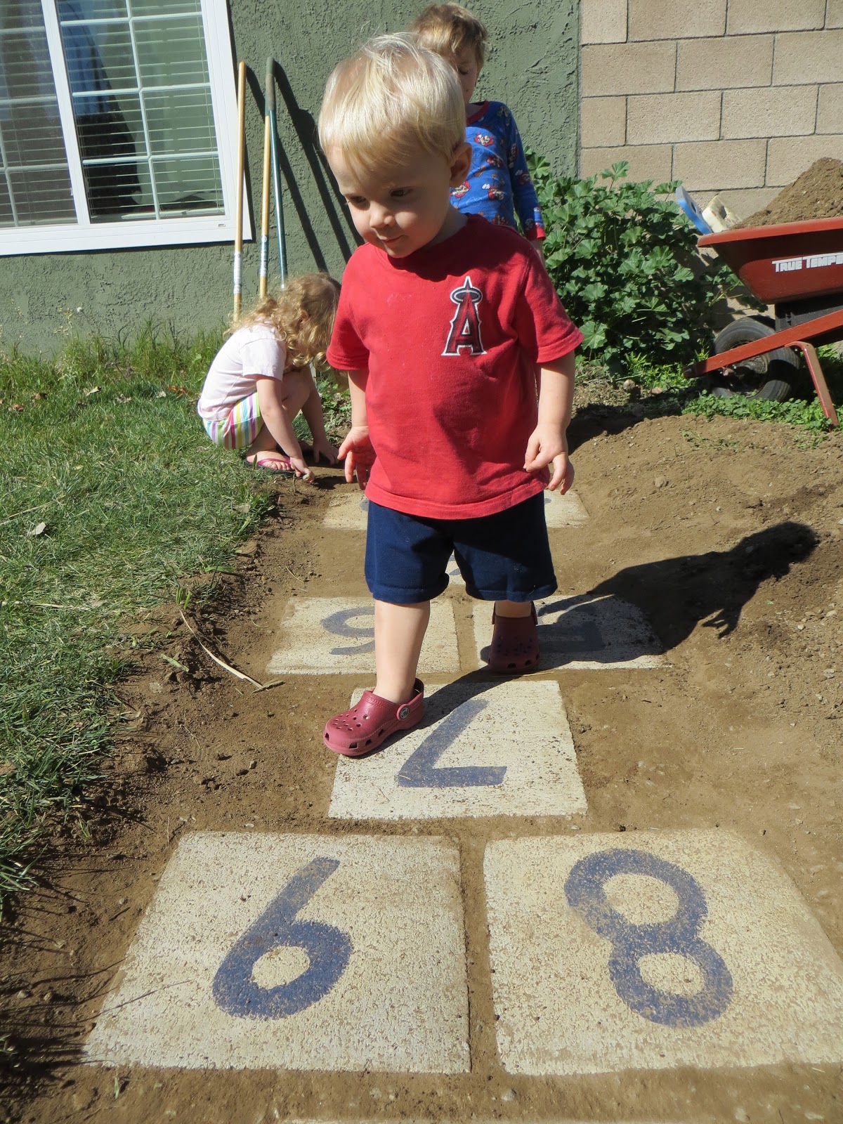 Life, among other things.: Day 27: DIY Hopscotch Garden Path