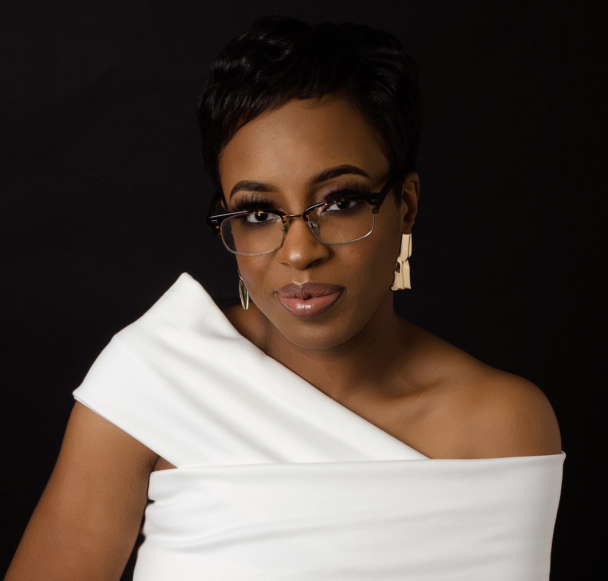 Jennifer Lewin Returns To #MusicLov3rz February!