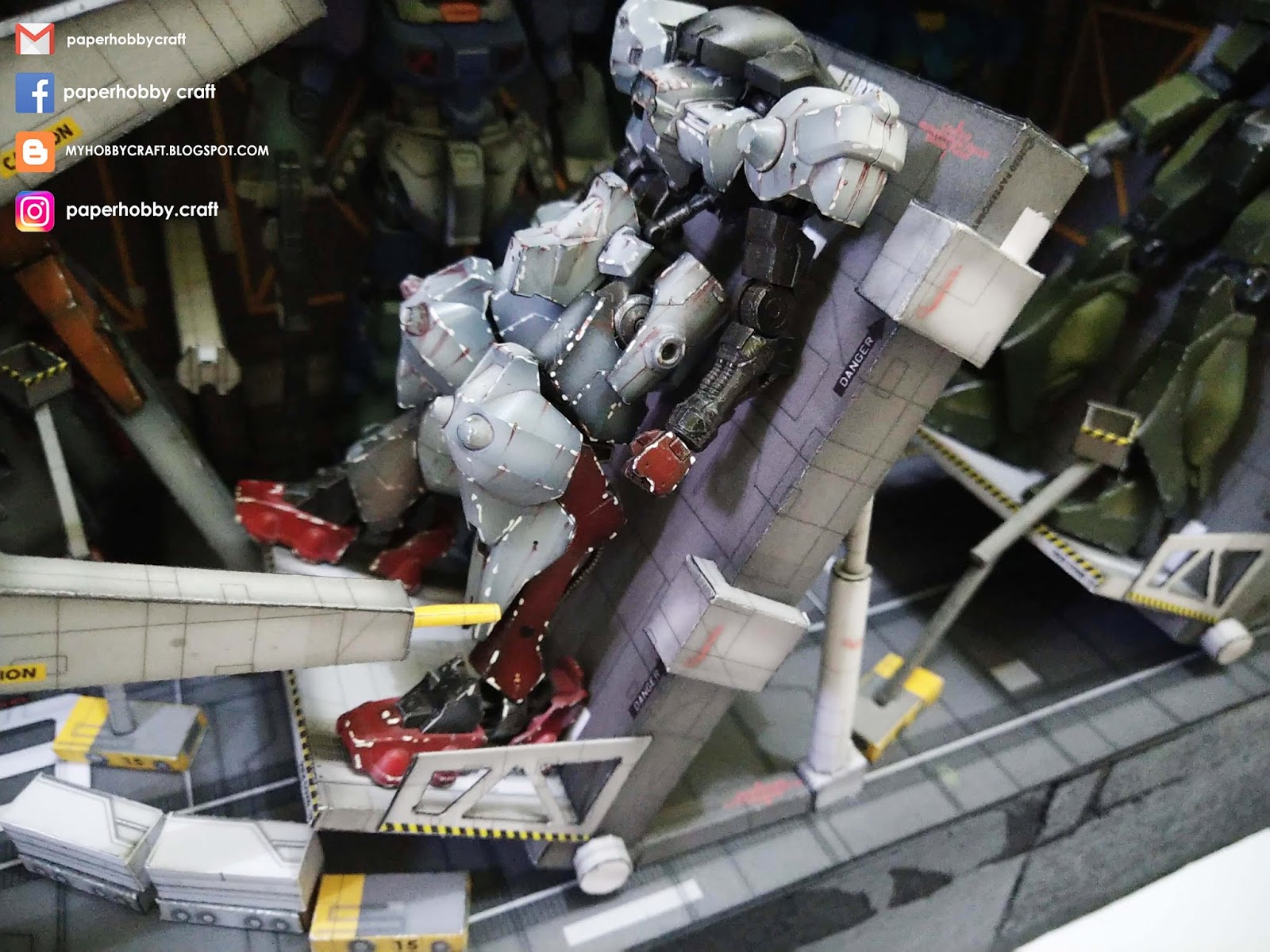 paperhobby: GUNDAM HANGAR 1:144 SCALE PAPERMODEL