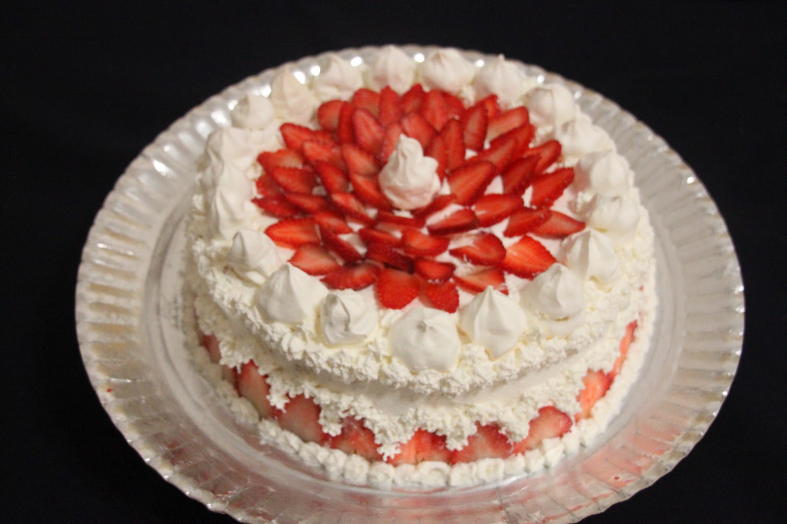 Bolos & Bolos: Bolo de Morango - Merengue + Chantilly + Creme + Suspiro