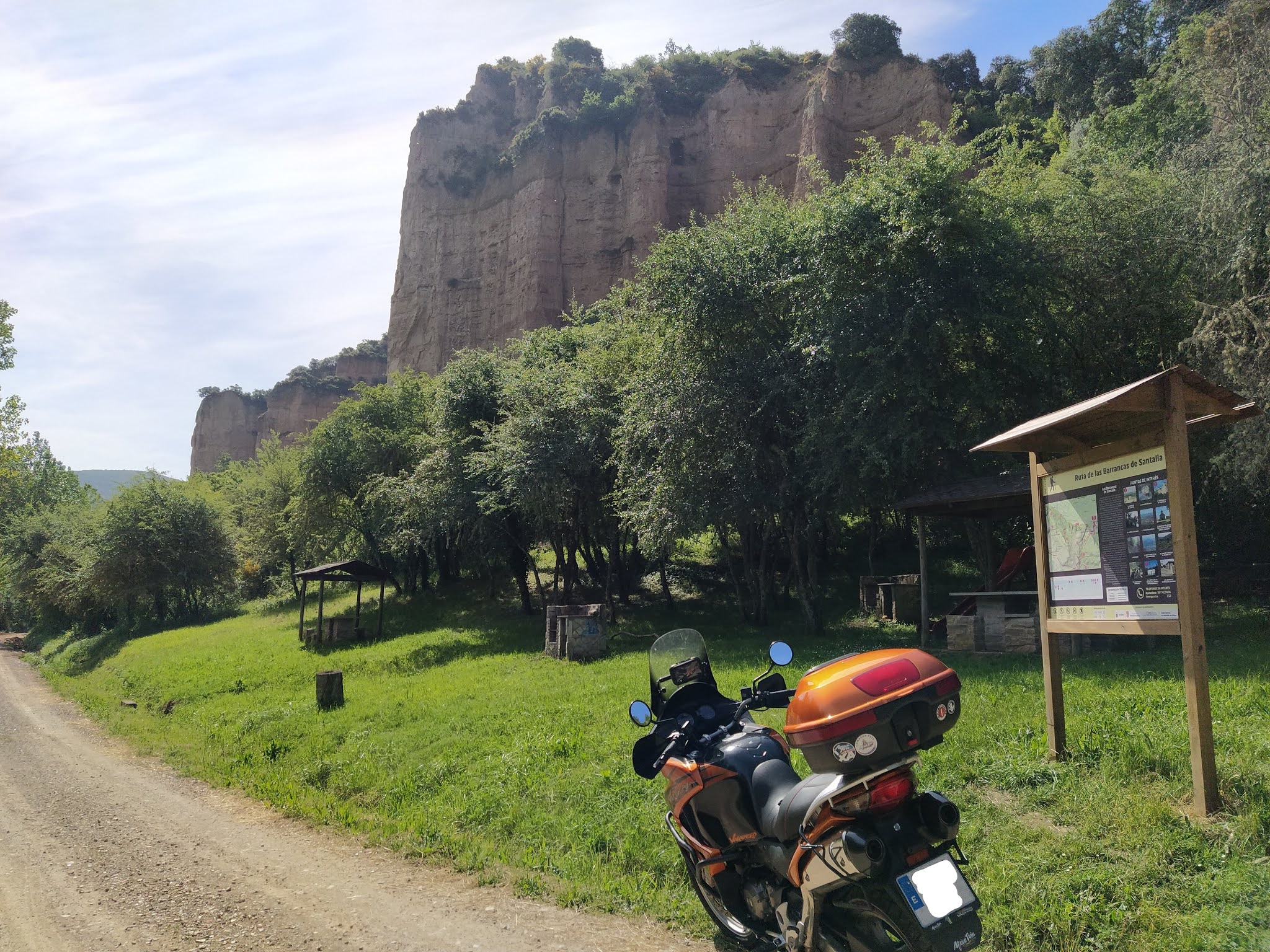 MOTEANDO EN VARADERO: RUTA DE LOS ÁRBOLES TALLADOS EN EL BIERZO