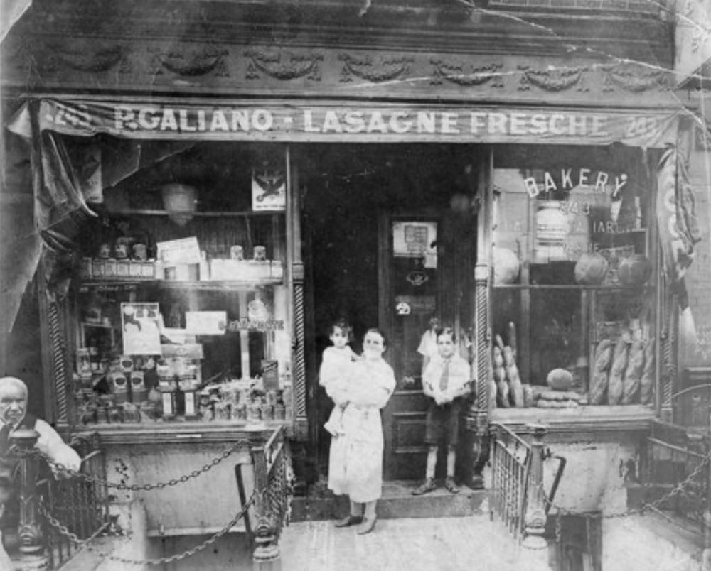 20 Amazing Photographs That Show Italian Immigrants Living Conditions ...