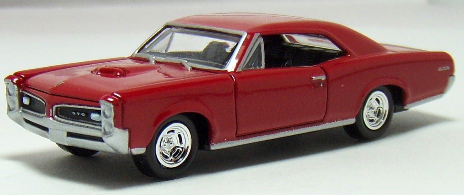 GTO vs. GTO: AutoWorld 1:64 vs. Ertl 1:18 1966 Pontiac GTO