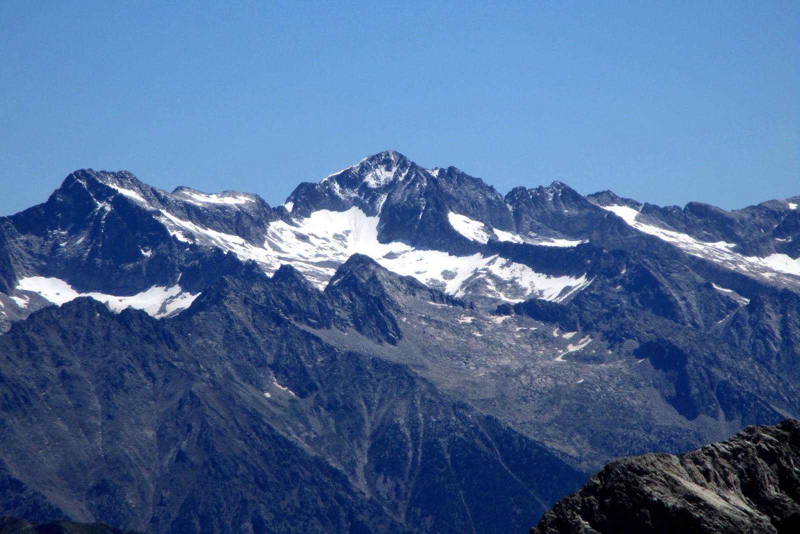 La luz de la montaña: Gran Eriste (3.053 m) y Eriste Sur (3.045 m)