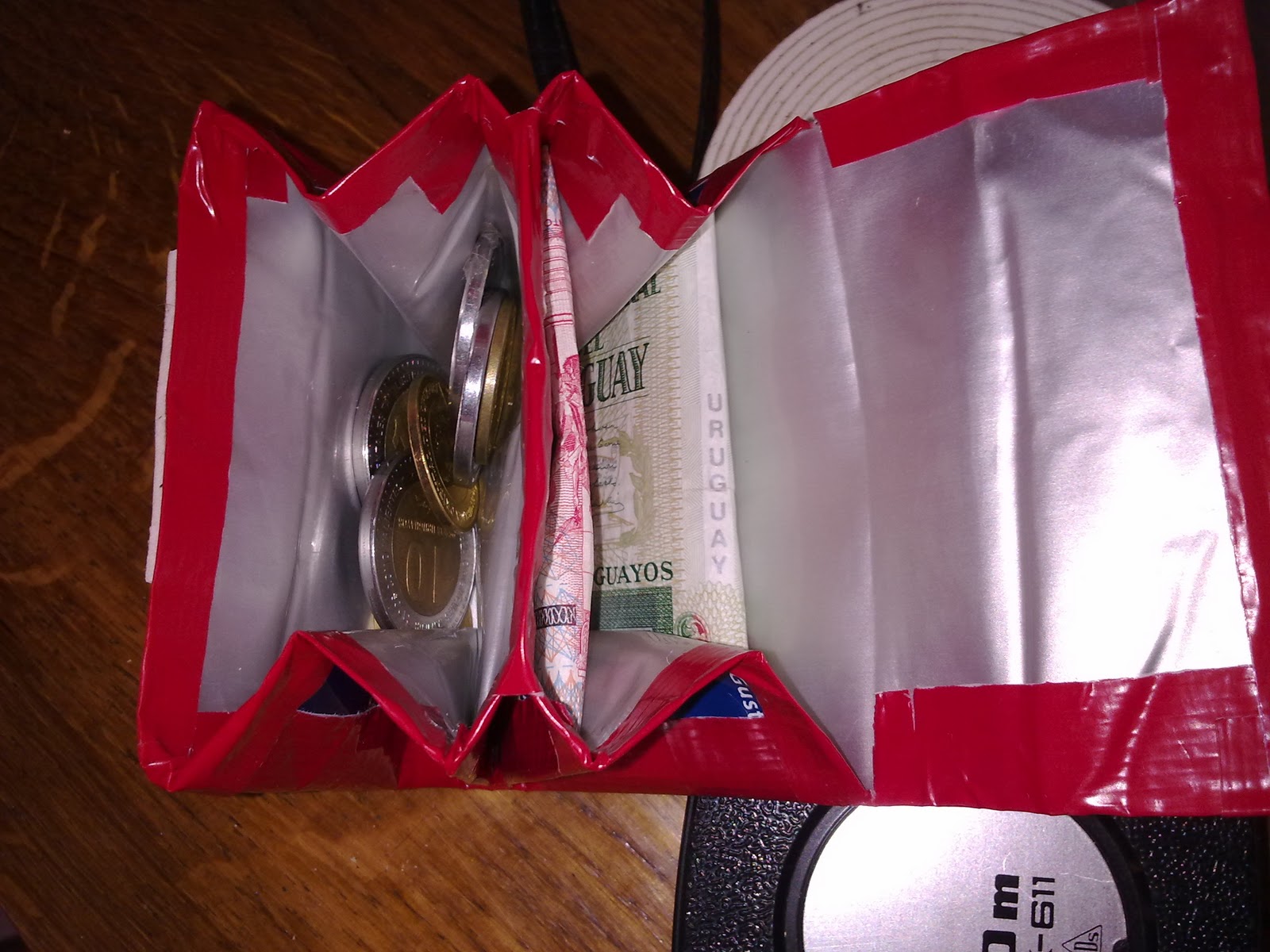 Our Sustainable Journey...: Upcyling: How to turn waste into wallet