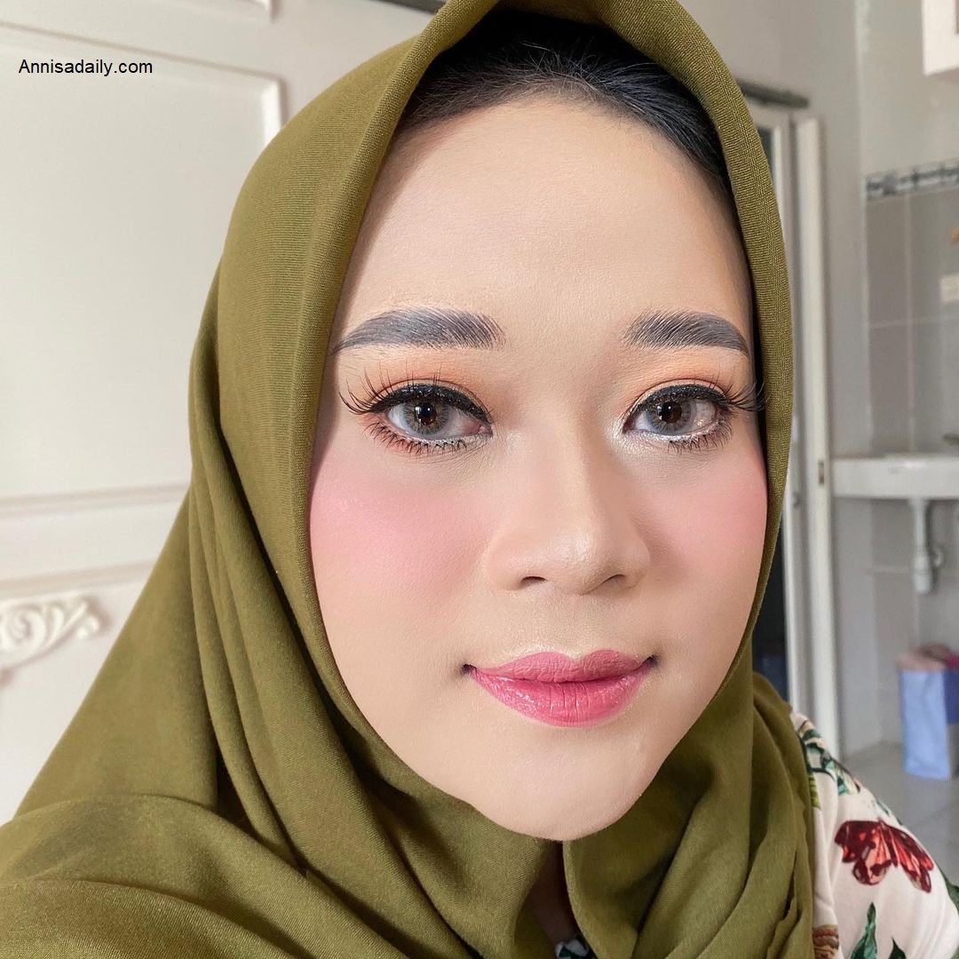 6 Inspirasi Ide Makeup Simpel untuk Hadiri Akad Pernikahan Bikin Orang ...