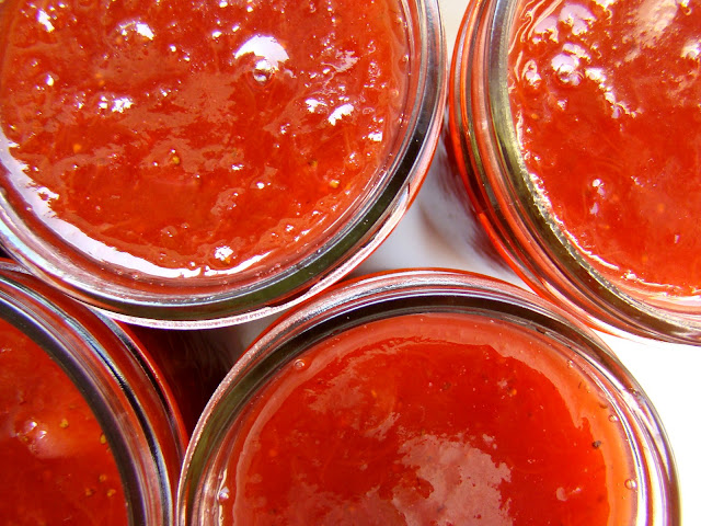 Strawberry rhubarb jam (and my new quilt)