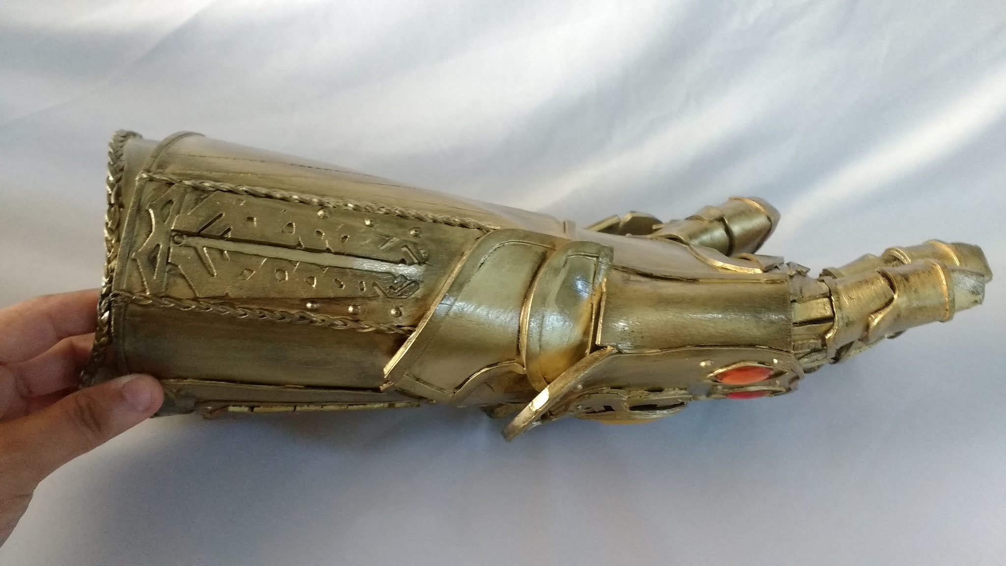 Arte Safira: Manopla do infinito com e.v.a tutorial bem simples